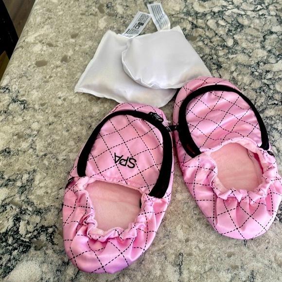 Intimates & Sleepwear | New Nwt Magic Bag Spa Slippers Small Pink ...